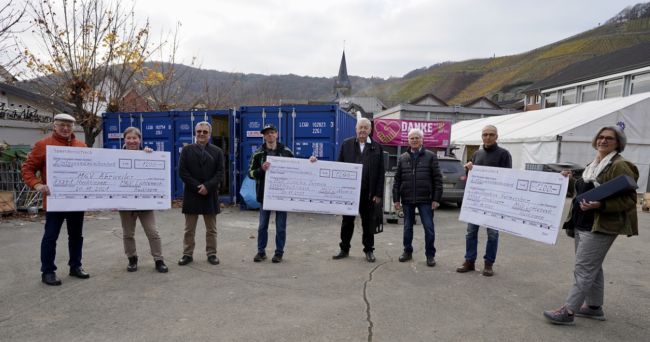 Badische Sänger überreichen Spenden an Chöre im Ahrtal - Singendes Land